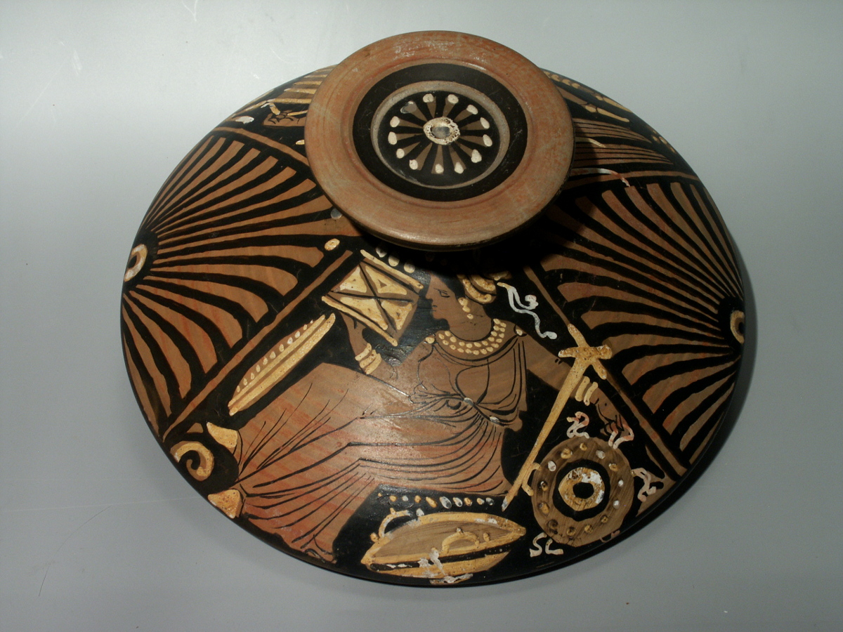 Alexander Ancient Art - A Large Apulian Red-Figure Lekanis